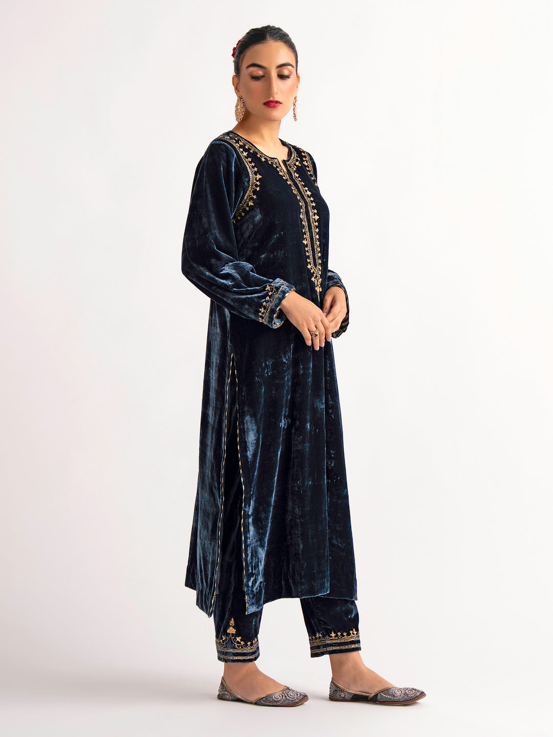 Deep blue velvet kurta with hand embroidery – Anantaalife